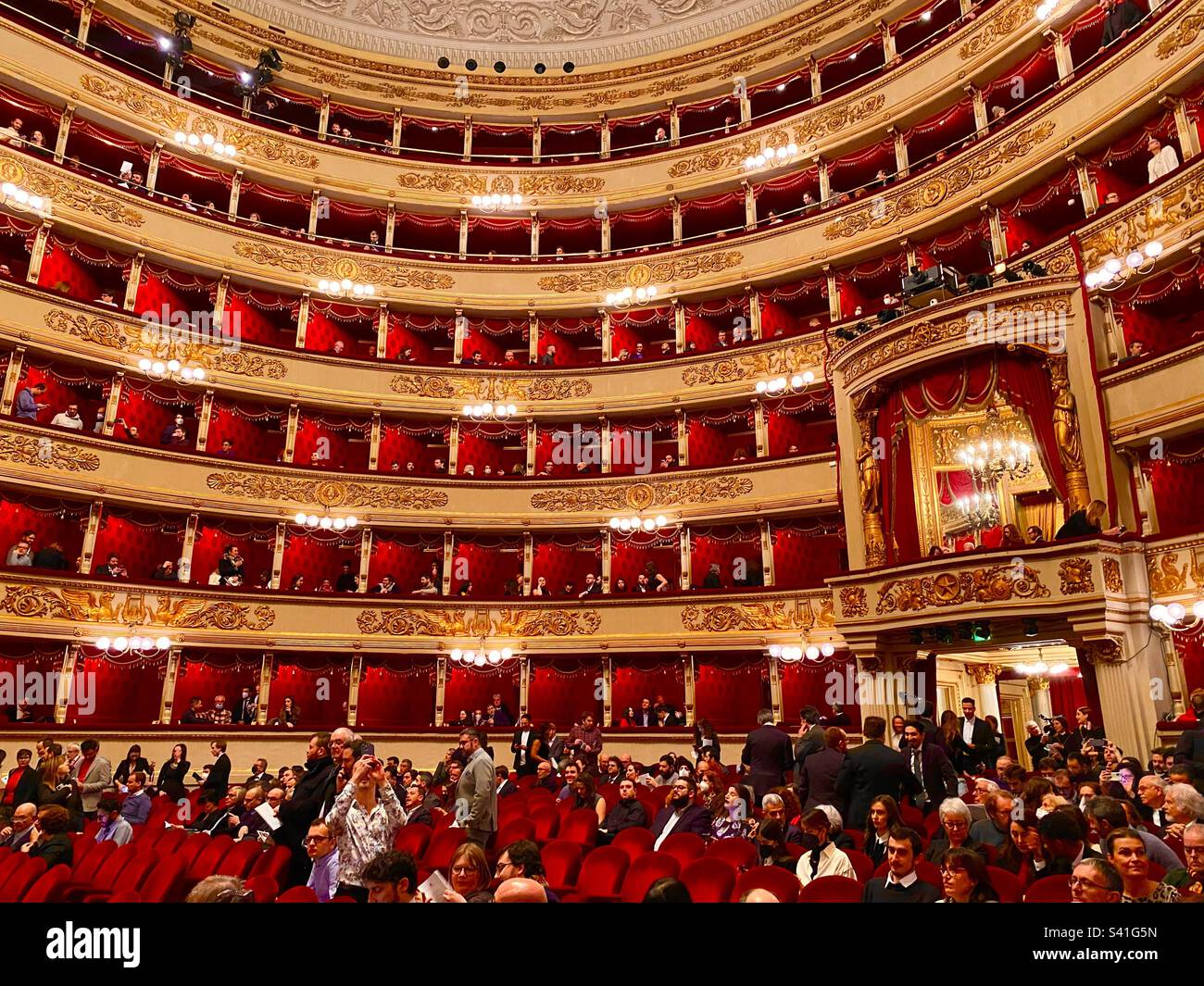 Teatro alla scala milan Banque de photographies et d’images à haute ...