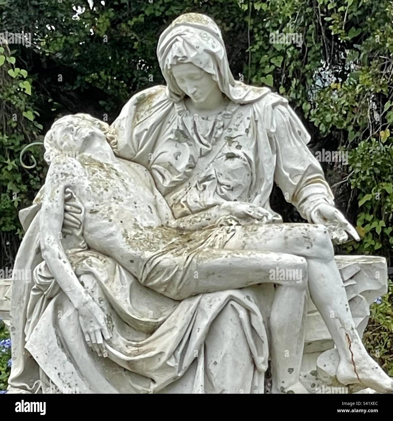Pieta statue Banque de photographies et d’images à haute résolution - Alamy
