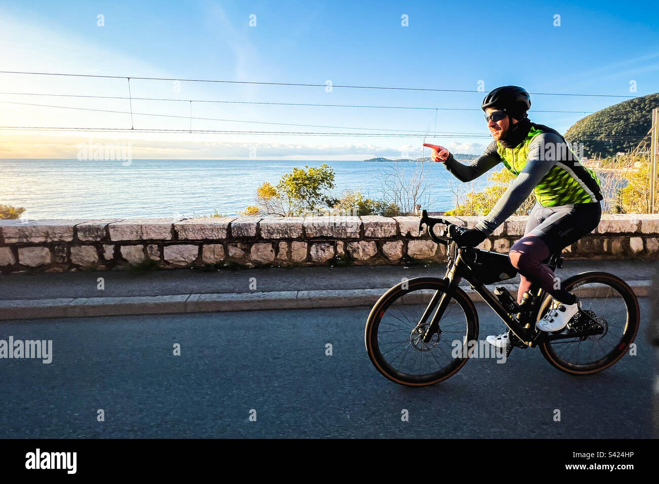 Balade vélo bord de mer Banque de photographies et d’images à haute ...