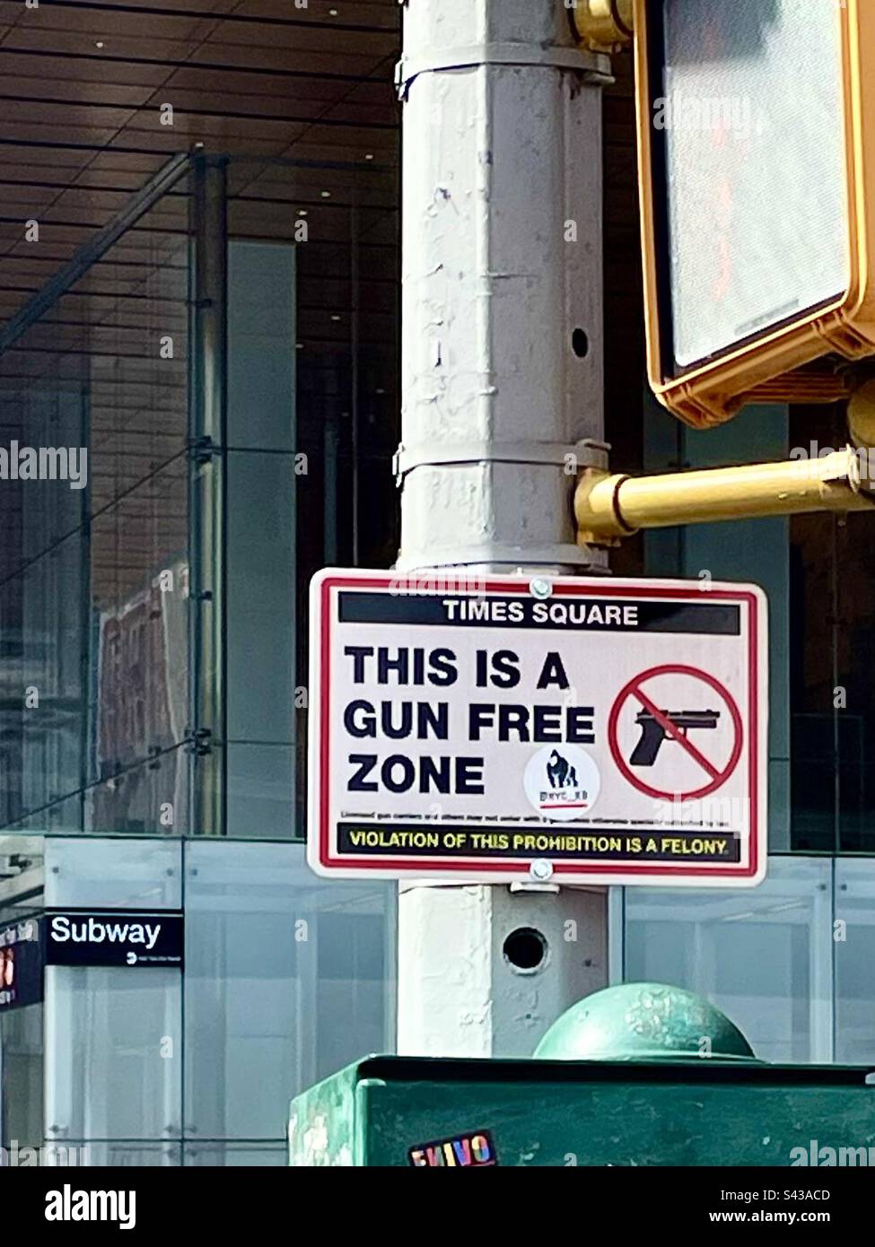 Weapons square Banque de photographies et d’images à haute résolution ...