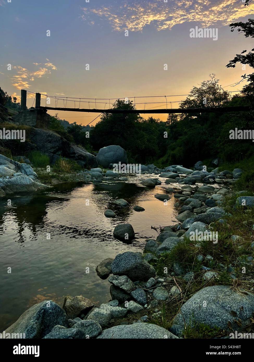 Hanged bridge Banque de photographies et d’images à haute résolution - Alamy