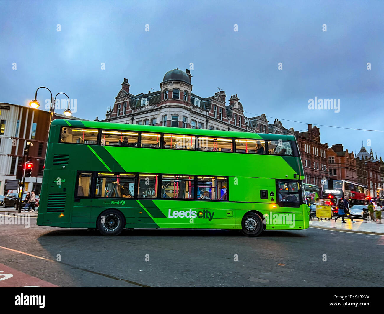 Leeds first bus Banque de photographies et d’images à haute résolution ...