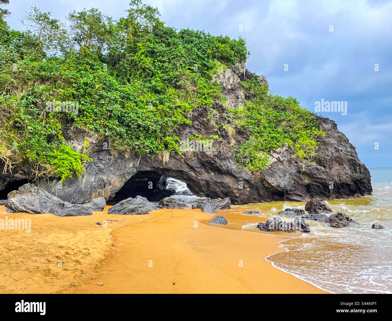 Trou naturel Banque de photographies et d’images à haute résolution - Alamy