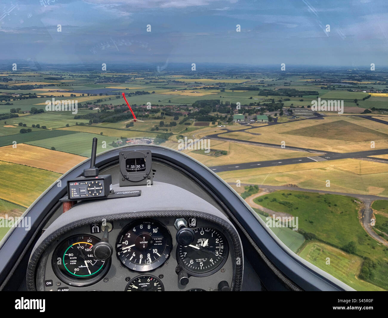 Vue aérienne de la RAF Topcliffe depuis un planeur cadet de l'Air Photo ...