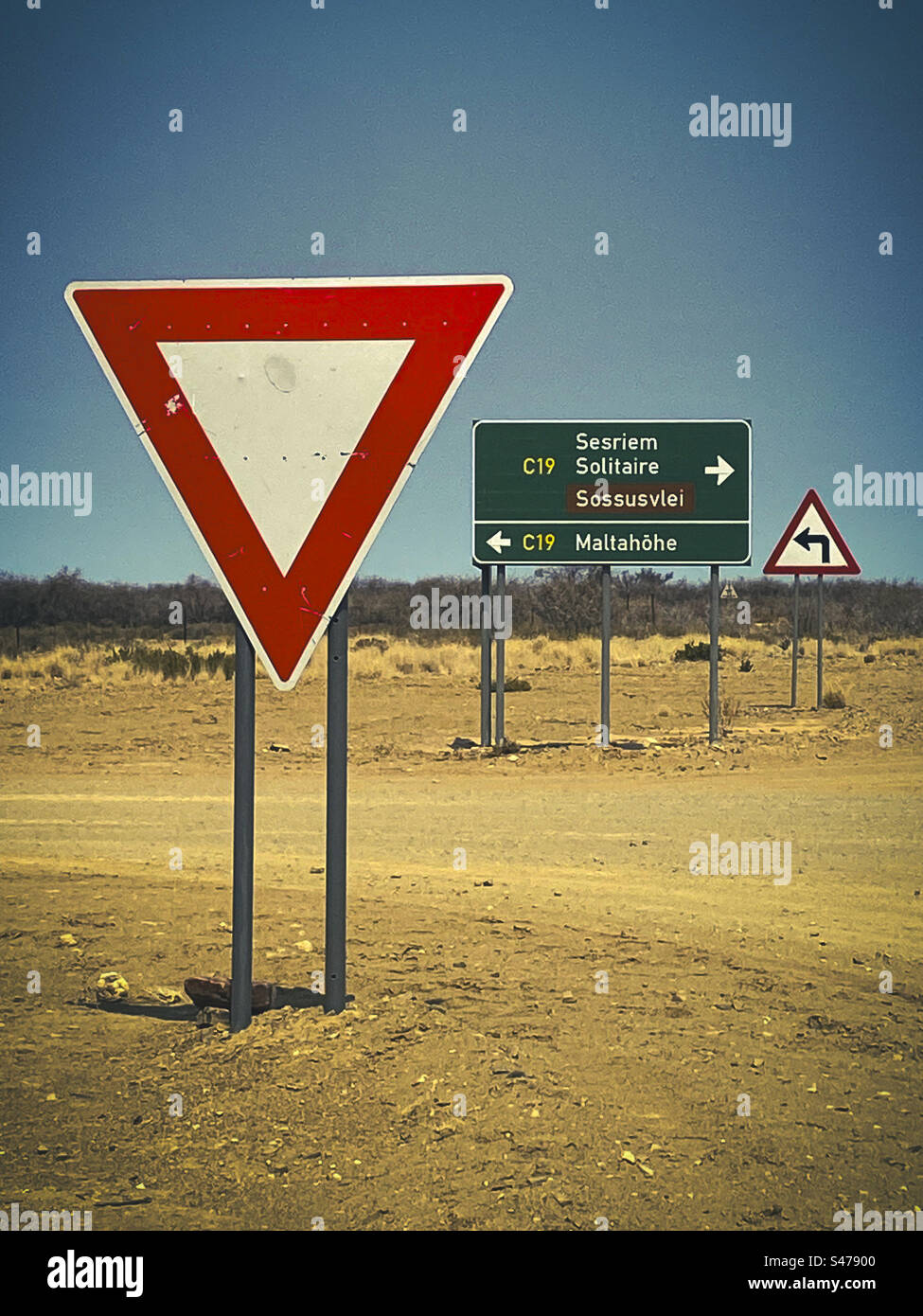 Panneau de signalisation triangle rouge Banque de photographies et d ...