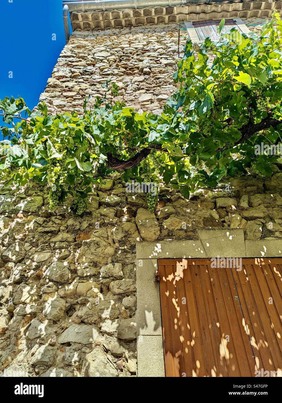 Marcher dans la rue à Gréoux les bains maison maisons Provence route ...