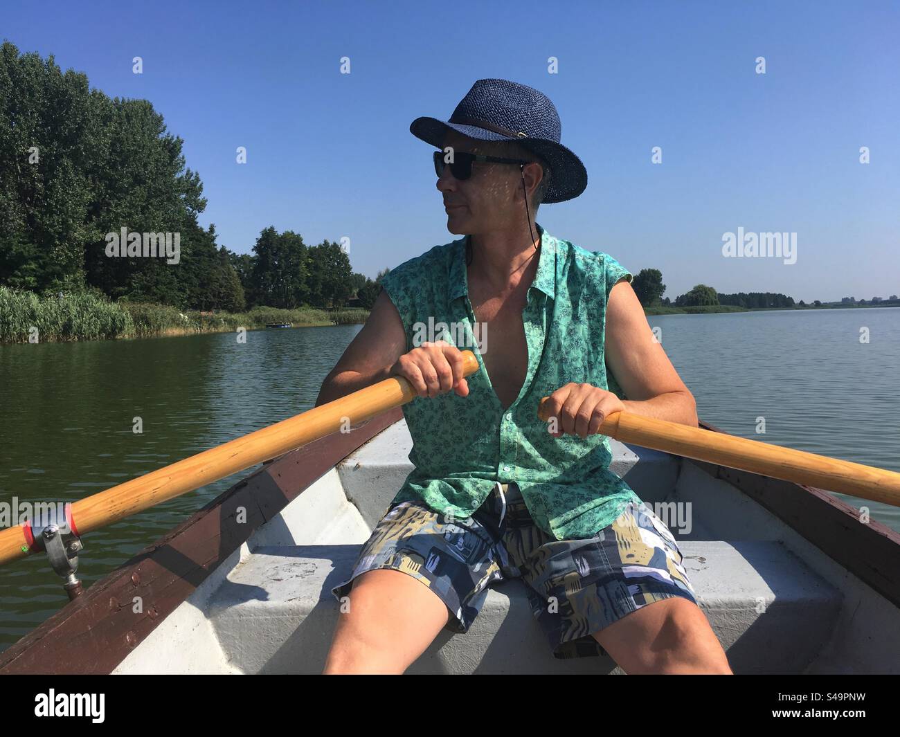 Bateau avec rames Banque de photographies et d’images à haute ...