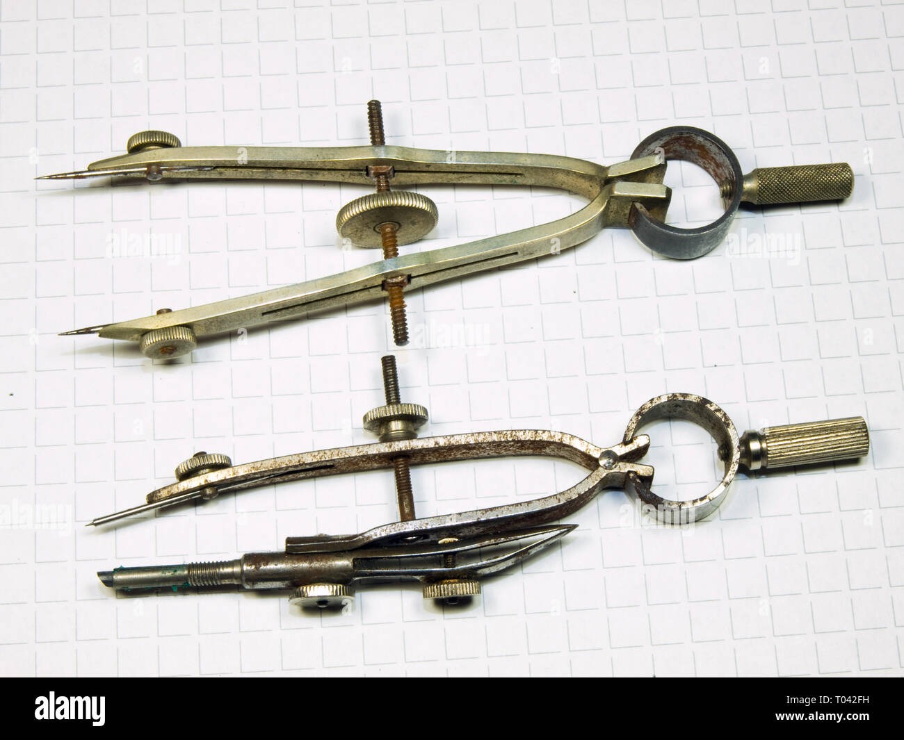 Compas à dessin Banque de photographies et d’images à haute résolution ...