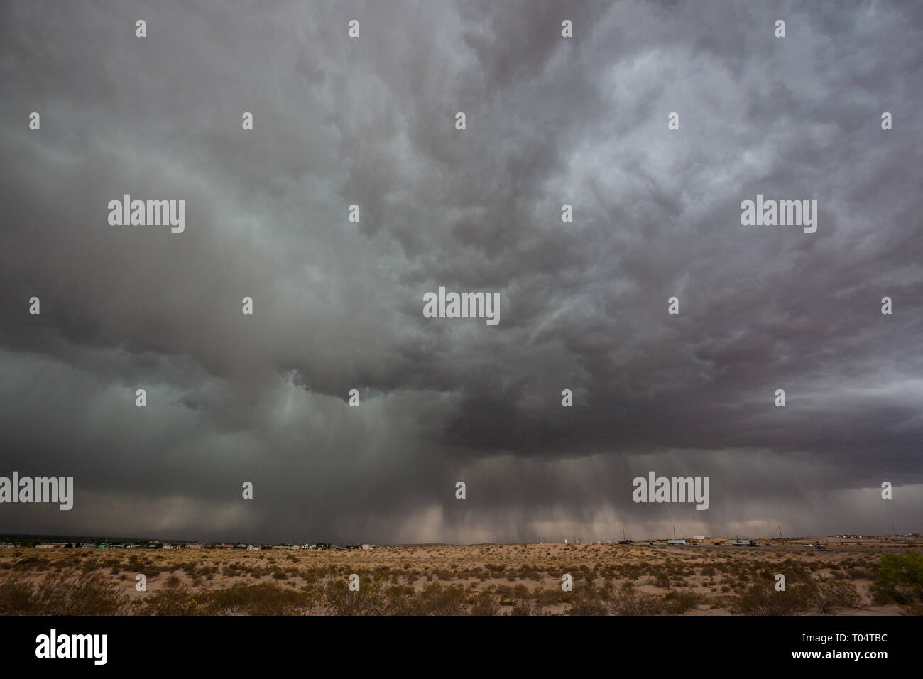 Squall line clouds Banque de photographies et d’images à haute ...