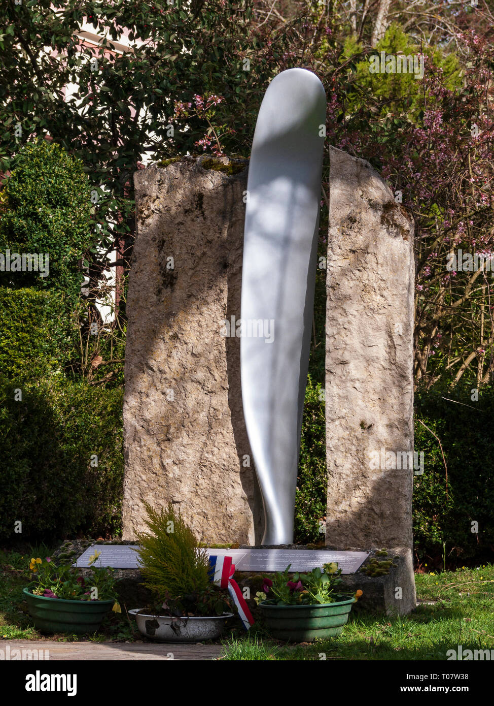 Monument à la RAF) qui ont été tués à Giverny DANS LA SECONDE GUERRE ...