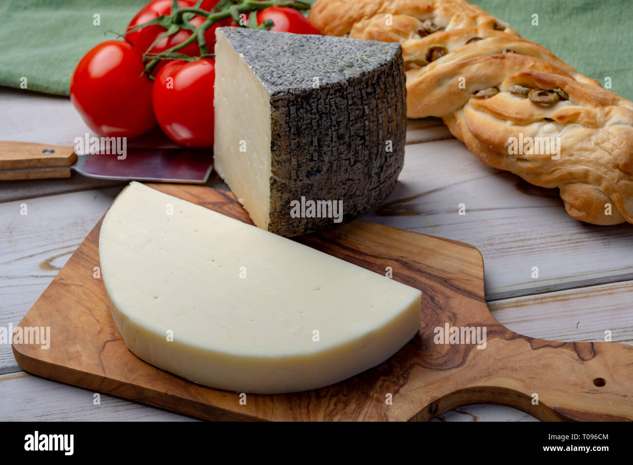 Fromages Italiens, fromage de brebis Pecorino Toscan à maturité et le ...