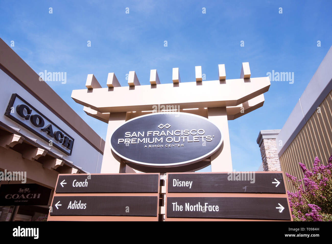 Premium outlets Banque de photographies et d’images à haute résolution ...