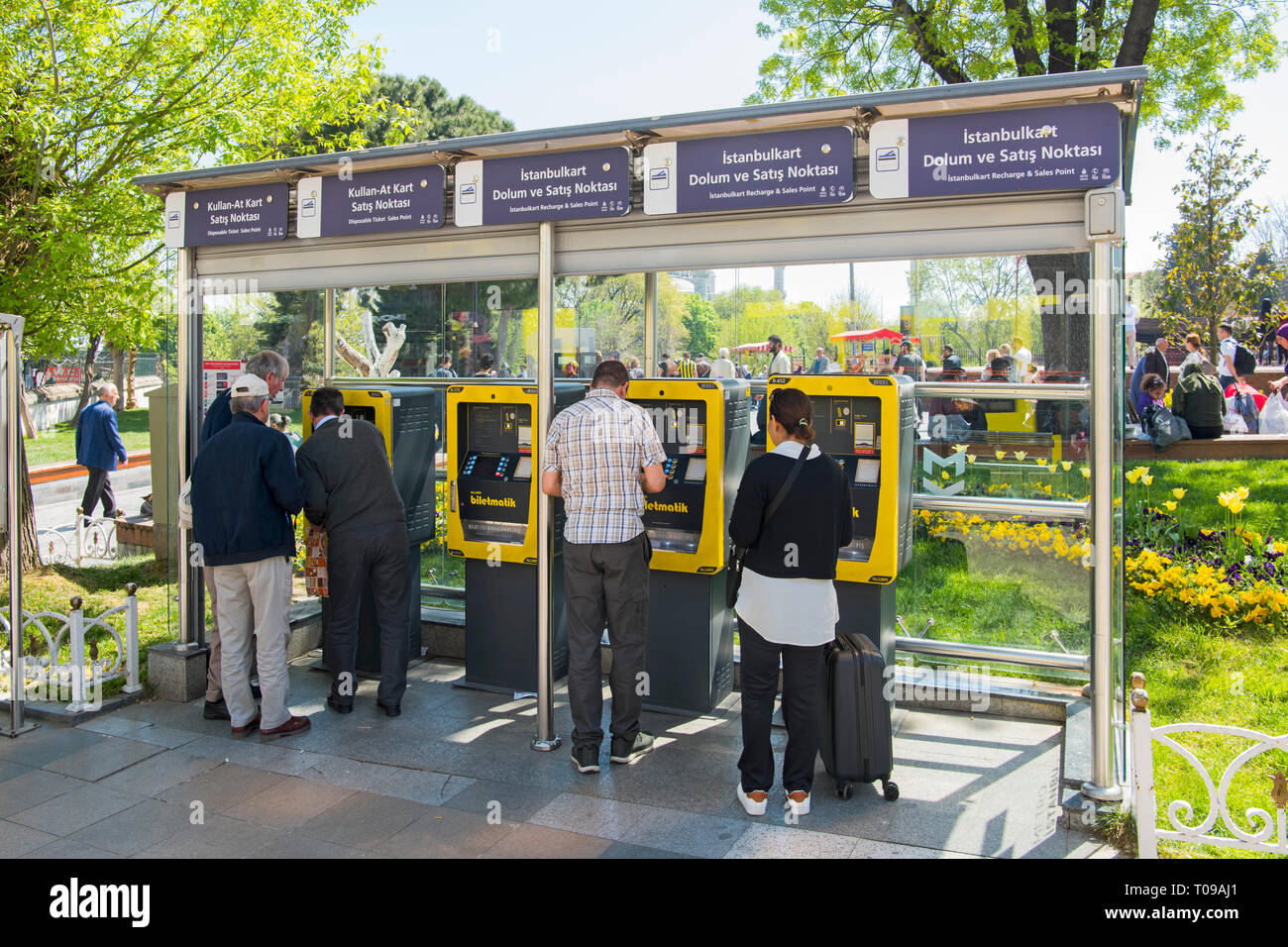 Tram ticket vending machine Banque de photographies et d’images à haute ...