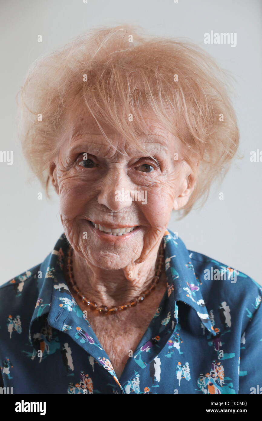 Colette maze Banque de photographies et d’images à haute résolution - Alamy