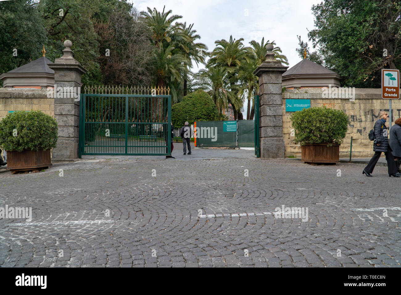 L'ingresso principale del Parco della Reggia di Capodimonte Photo Stock ...