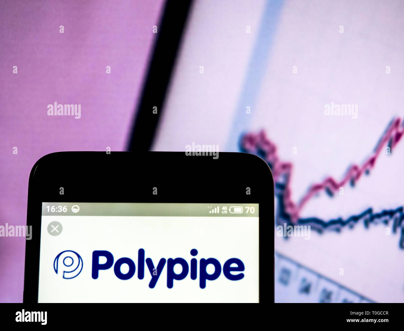 Groupe Polypipe plc logo de l'entreprise vu affichée sur téléphone ...