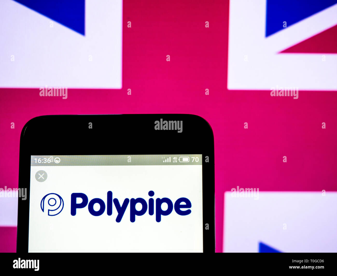 Groupe Polypipe plc logo de l'entreprise vu affichée sur téléphone ...