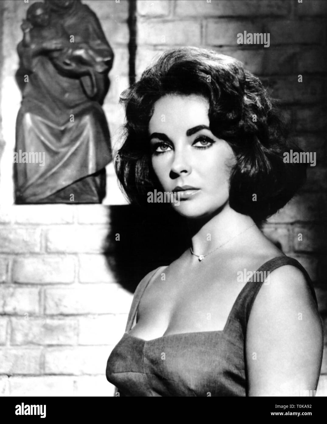 Géant 1956 Elizabeth Taylor Banque Dimages Noir Et Blanc Alamy