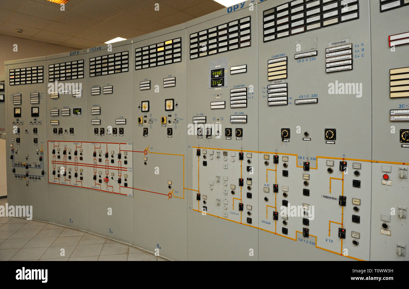 Carte de commande principal dans une salle des opérations de contrôle ...