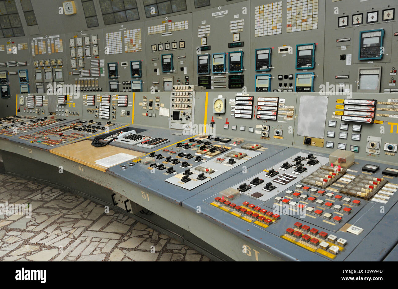 Carte de commande principal dans une salle des opérations de contrôle ...