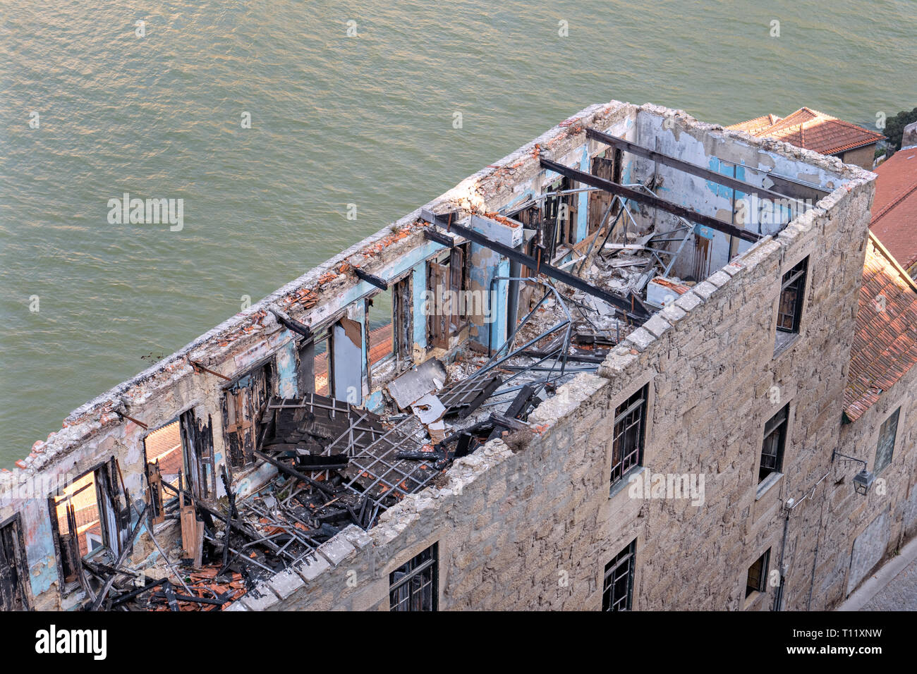 Burned historic building Banque de photographies et d’images à haute ...