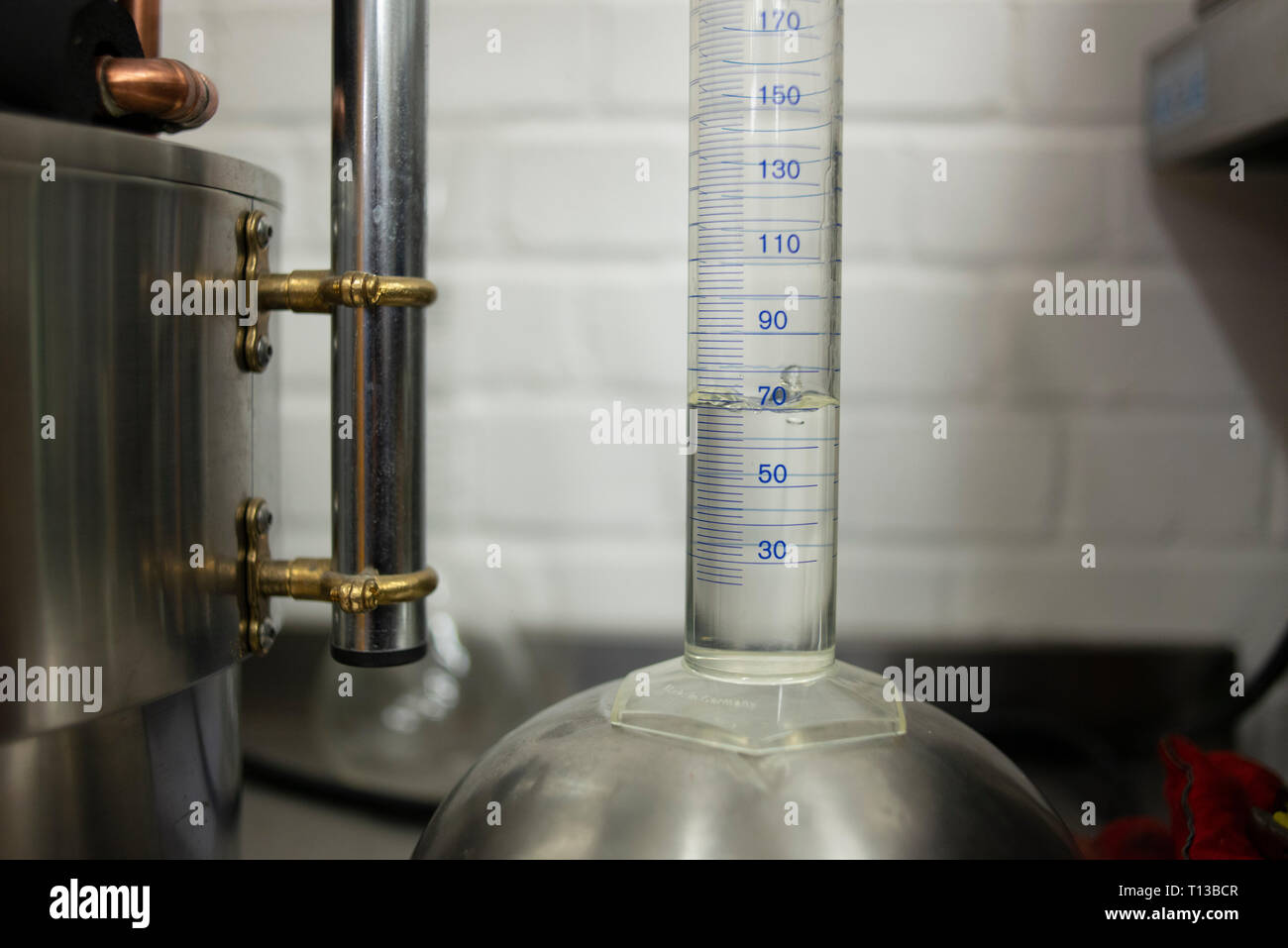Détails de distillerie de gin et un mash tun Photo Stock - Alamy
