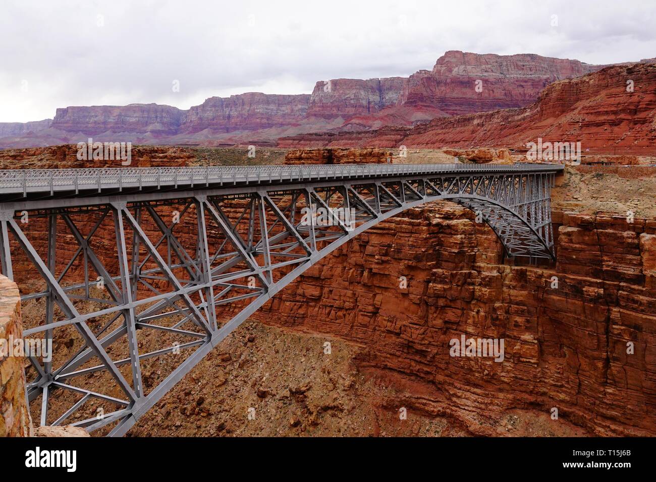 Ponts en arc en acier Banque de photographies et d’images à haute ...