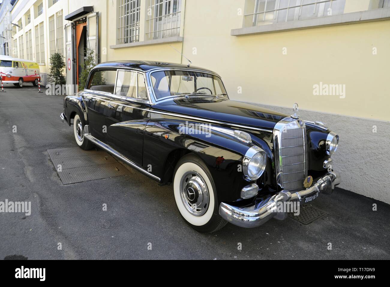 Type 300 Banque de photographies et d’images à haute résolution - Alamy