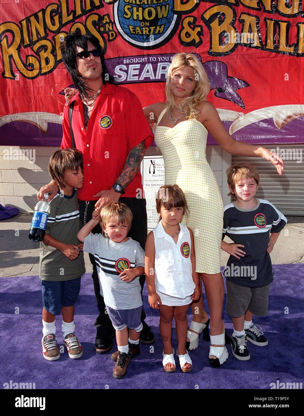 LOS ANGELES, CA - le 23 juillet 1998 : 'Baywatch' star DONNA D'ERRICO ...