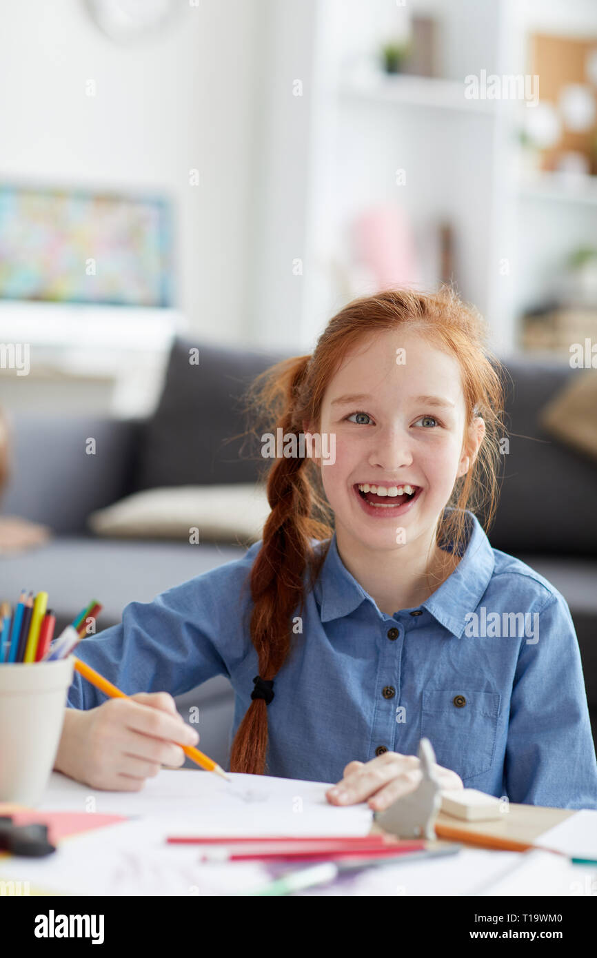 Fille rousse souriante Banque de photographies et d’images à haute ...