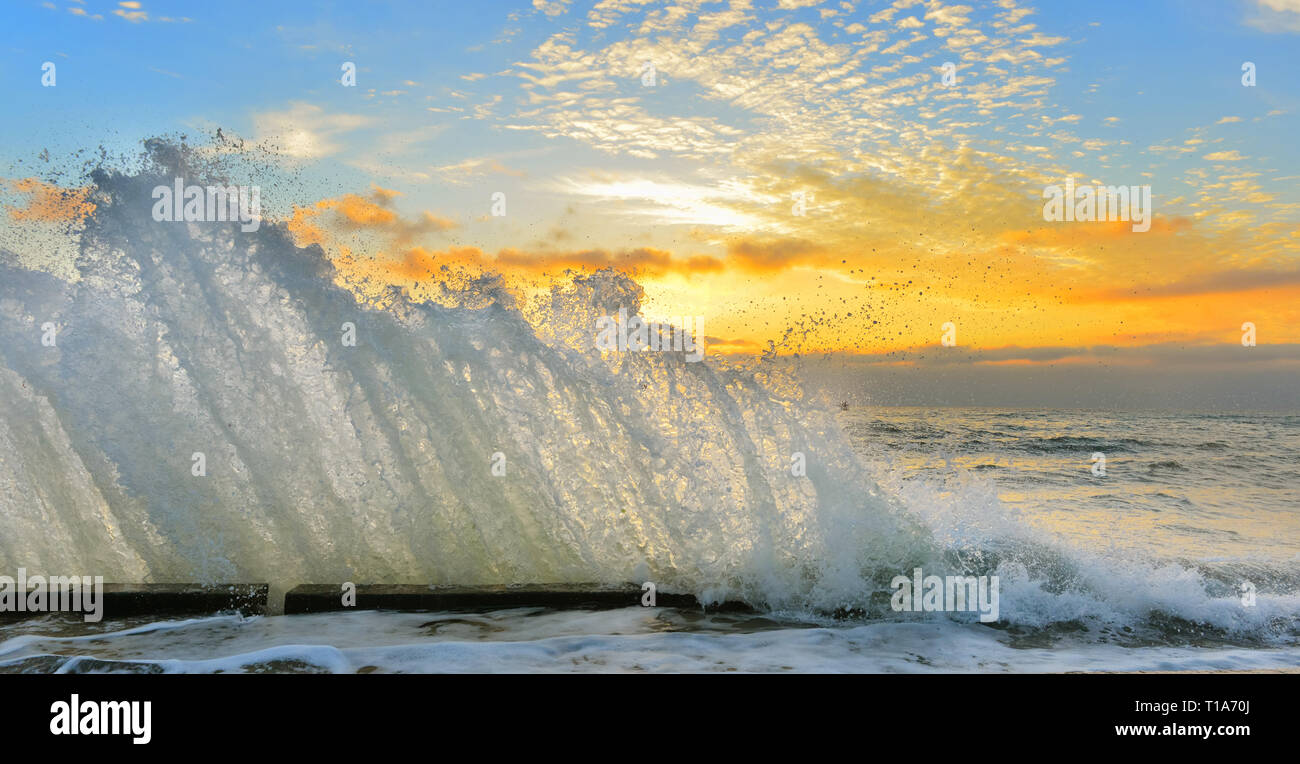 Vague de mer Banque de photographies et d’images à haute résolution - Alamy