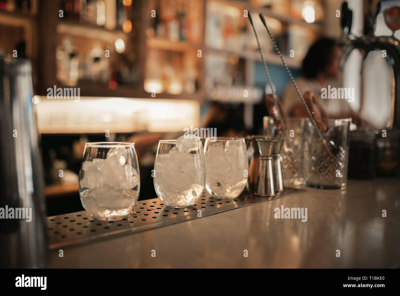 Bar bistro club Banque de photographies et d’images à haute résolution ...