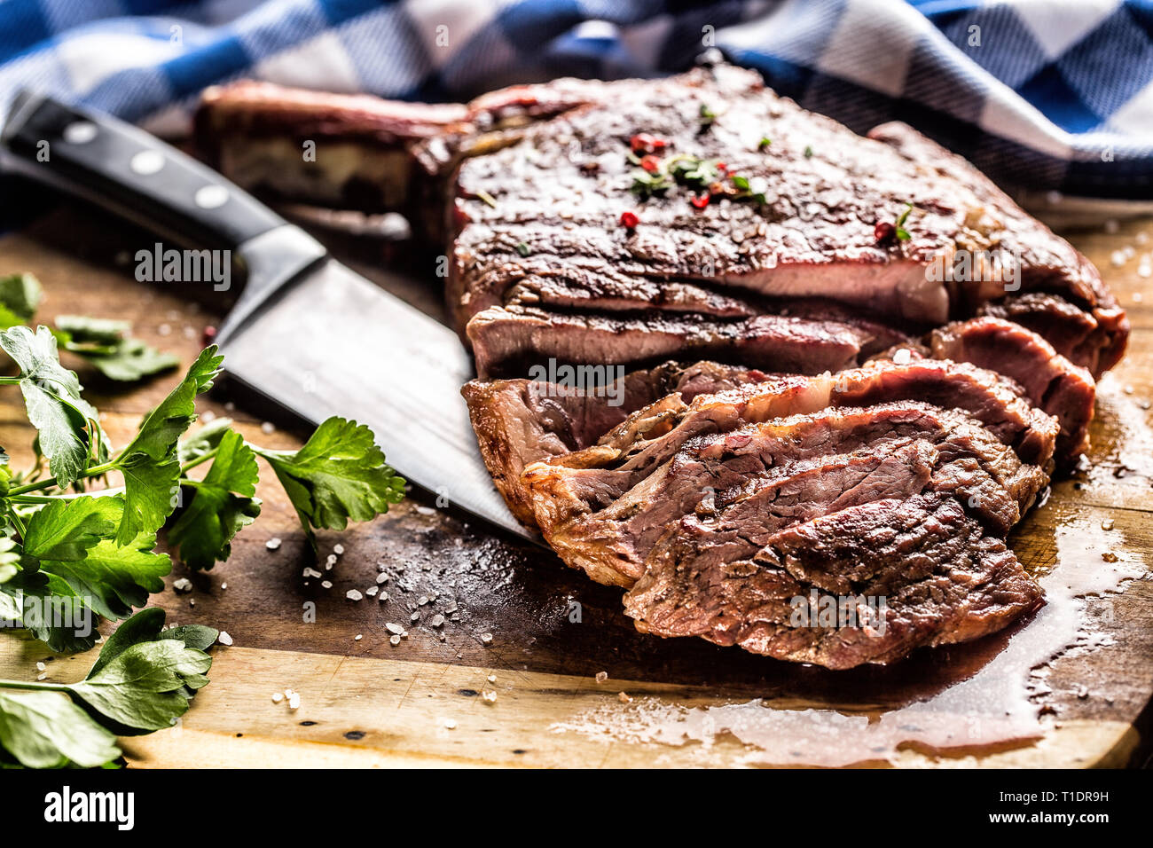 Viande de tomahawk Banque de photographies et d’images à haute ...