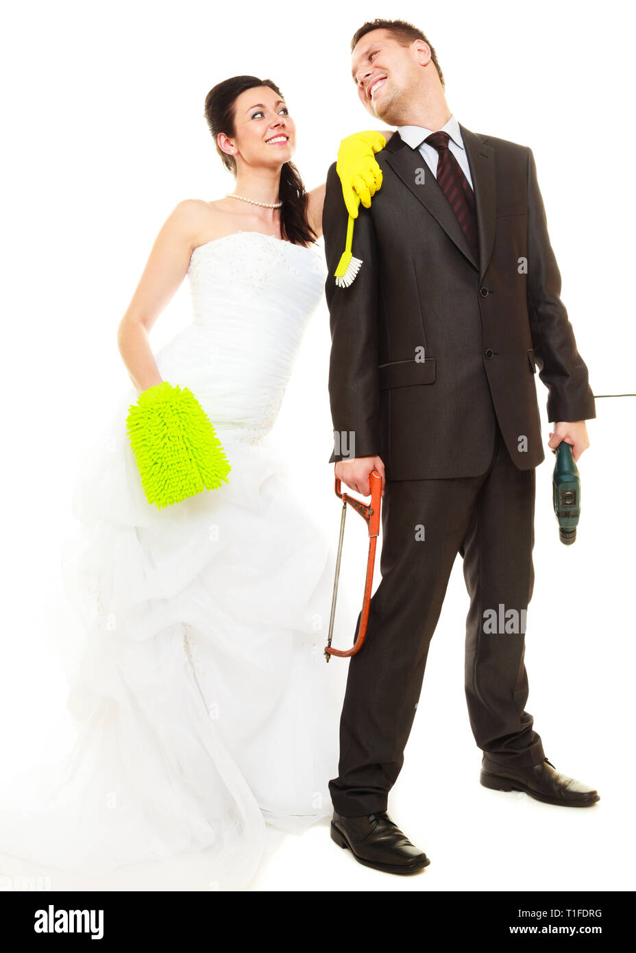 Ménage concept. Drôle d'humour couple mariée marié dans rôle national ...