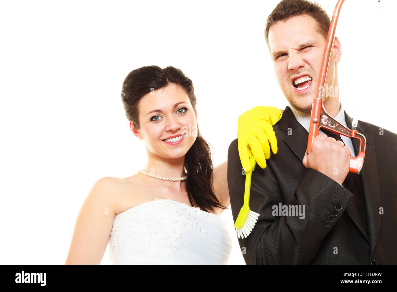 Ménage concept. Drôle d'humour couple mariée marié dans rôle national ...