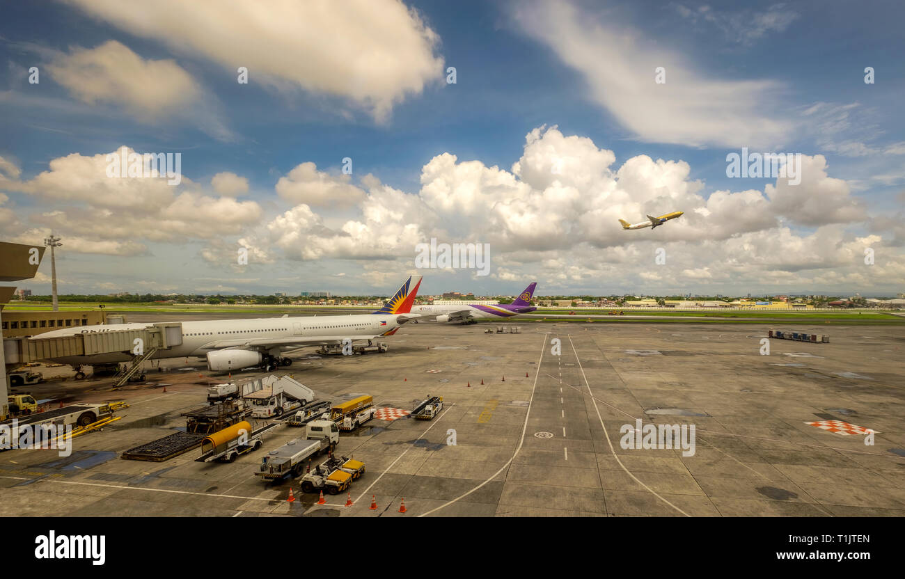 Faire Le Plein D'un Avion Banque d'image et photos - Alamy