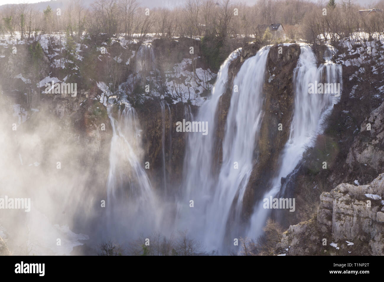 Massive waterfall Banque de photographies et d’images à haute ...