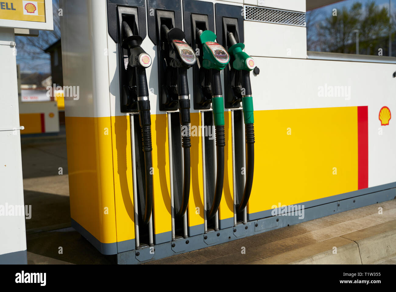 Pompe carburant shell Banque de photographies et d’images à haute ...