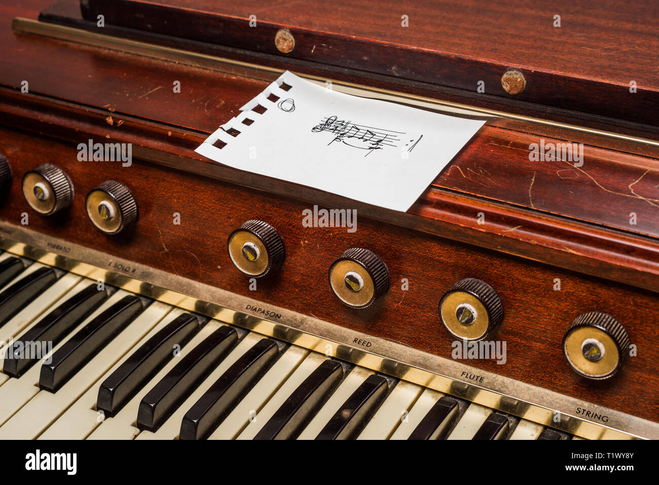 Orgue en papier Banque de photographies et d’images à haute résolution ...