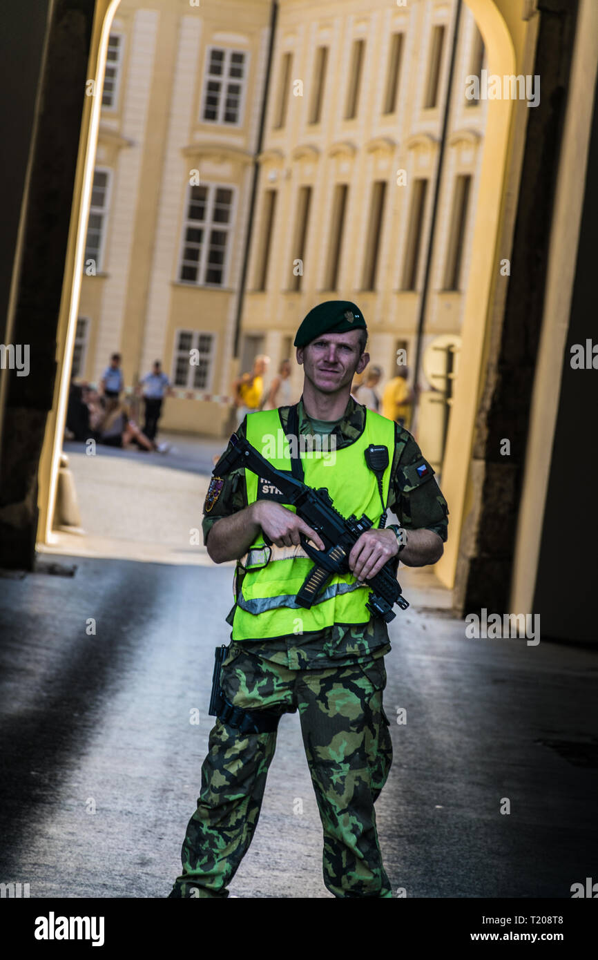 Czech police uniform Banque de photographies et d’images à haute ...