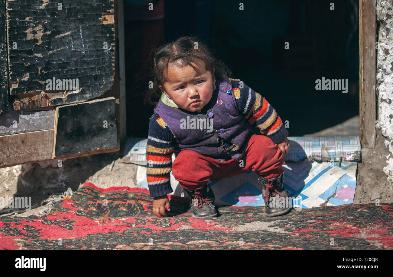 Mongolian kid Banque de photographies et d’images à haute résolution ...