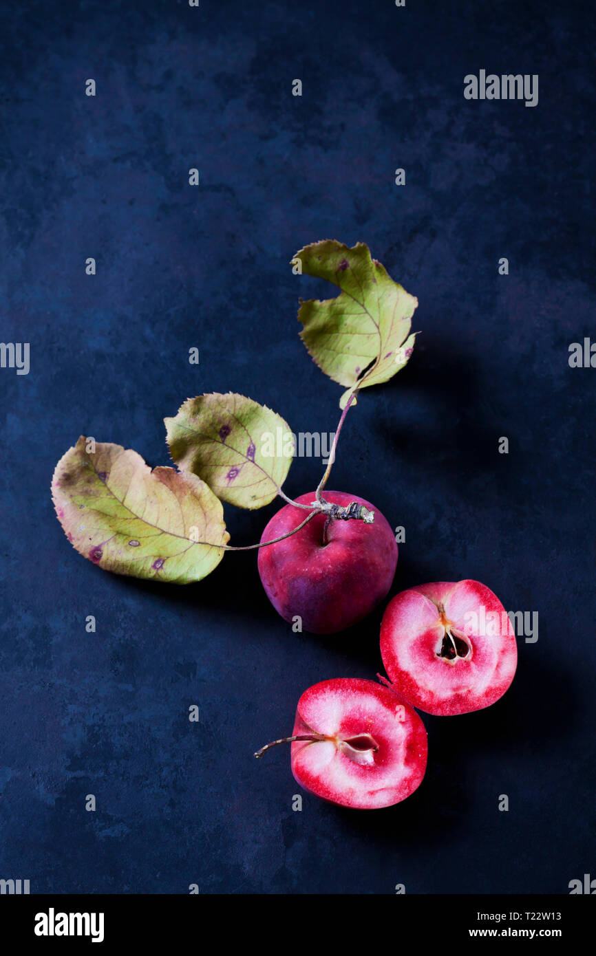 Pommes à chair rouge Banque de photographies et d’images à haute ...