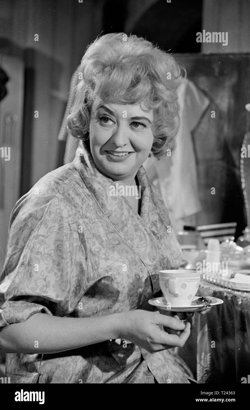 Pat phoenix Banque d'images noir et blanc - Alamy