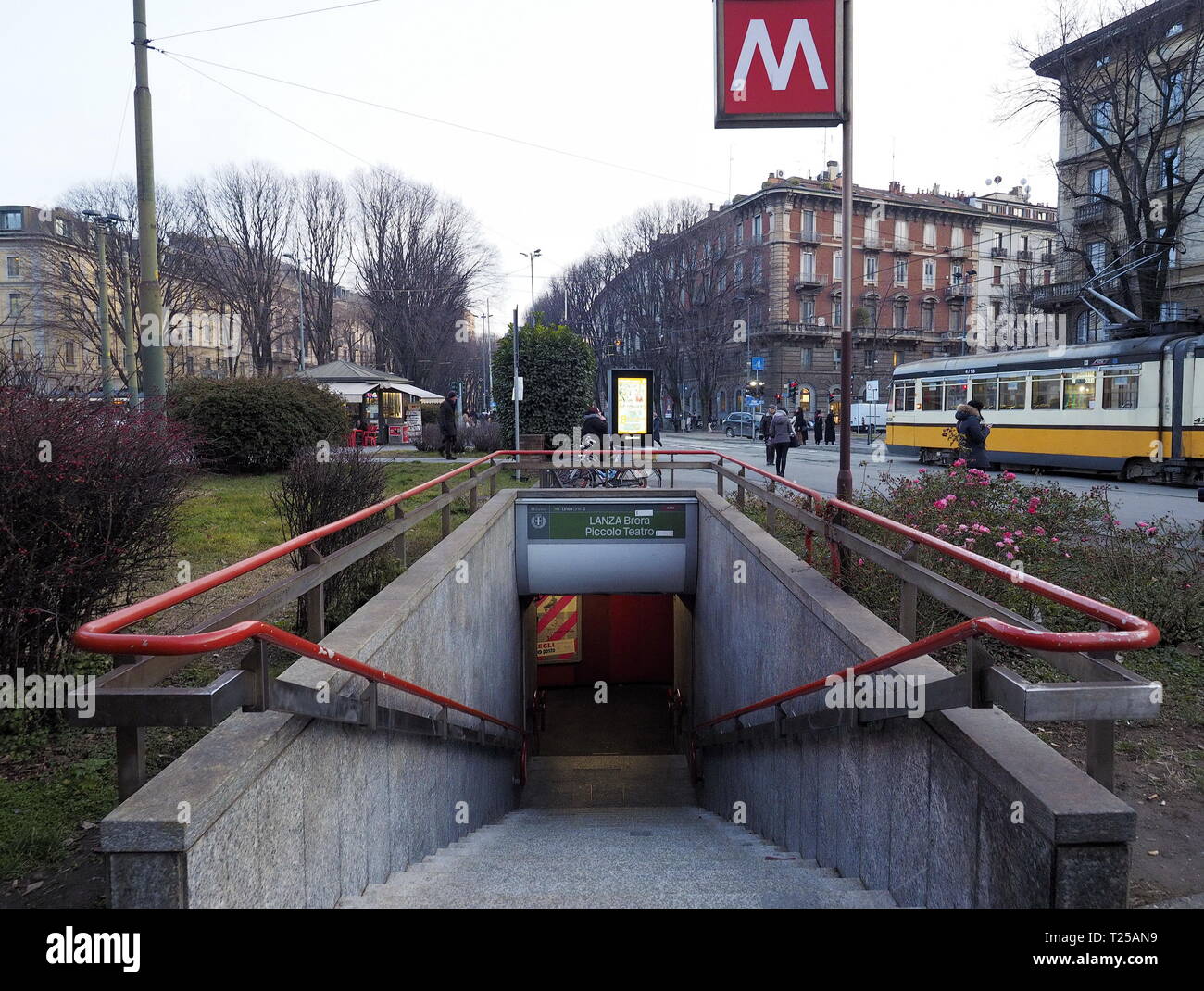 MILANO, Italie. 29 Janvier 2019 : Entrée de la station de métro Lanza à ...