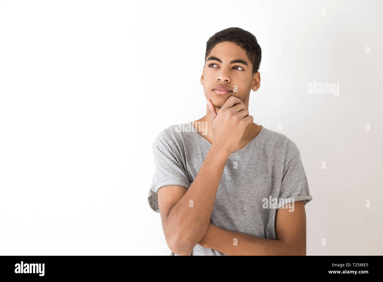 Etudiant noir qui reflechit Banque de photographies et d’images à haute ...