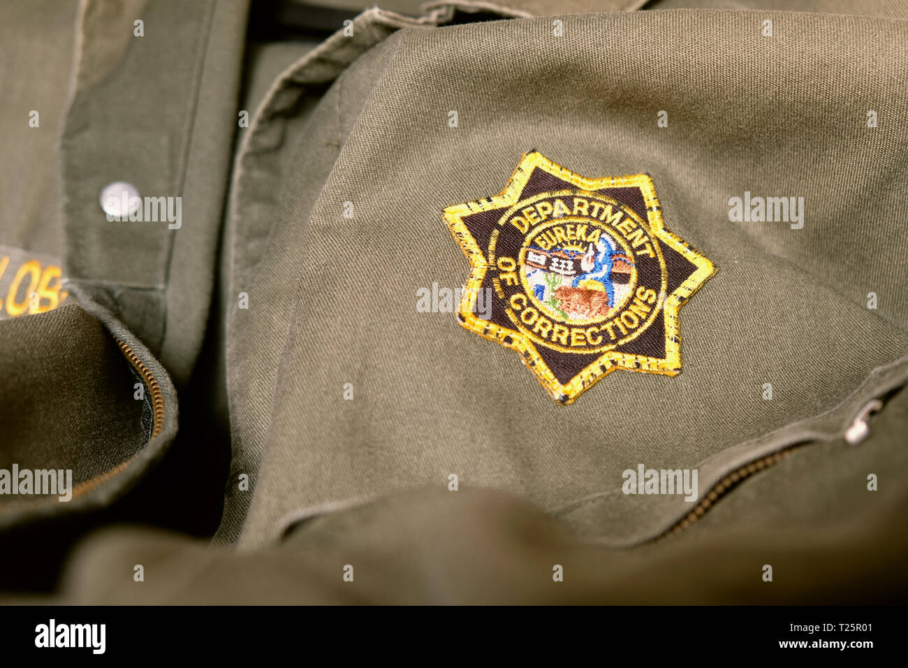 California Department of Corrections correctif uniforme ; star logo sur ...