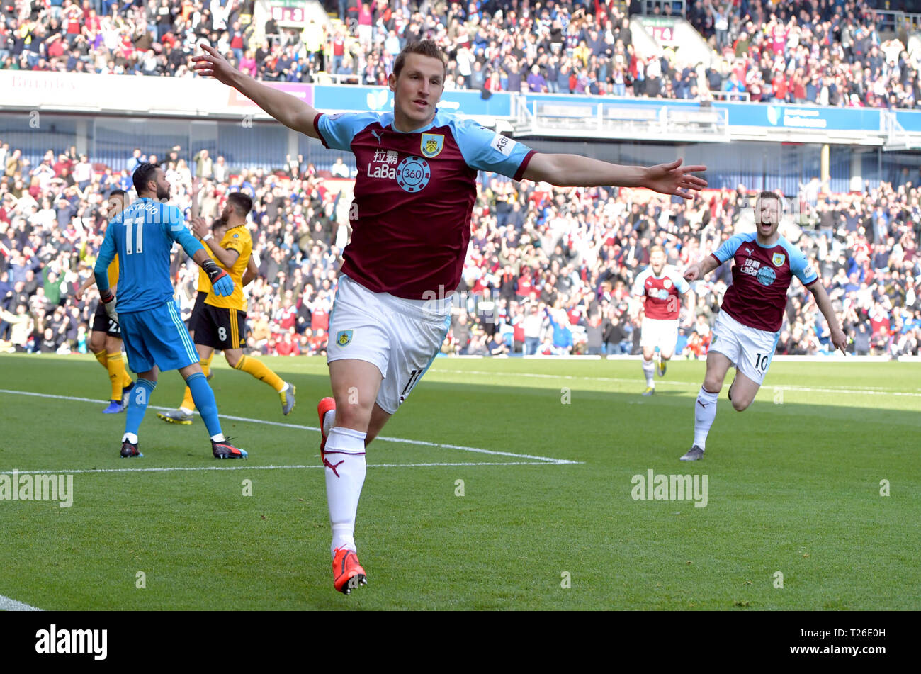 Burnley's Chris Wood célèbre après Wolverhampton Wanderers' Conor Coady ...