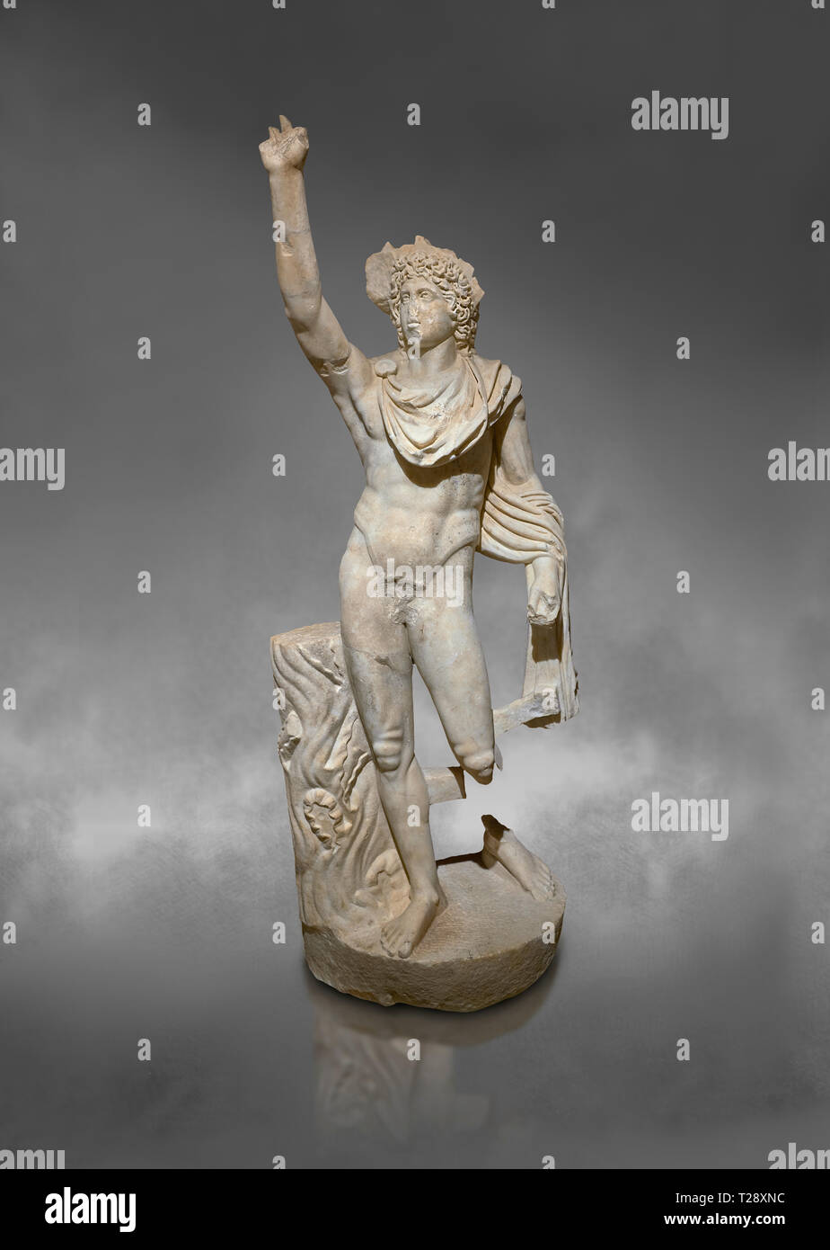 The statue of helios Banque de photographies et d’images à haute ...