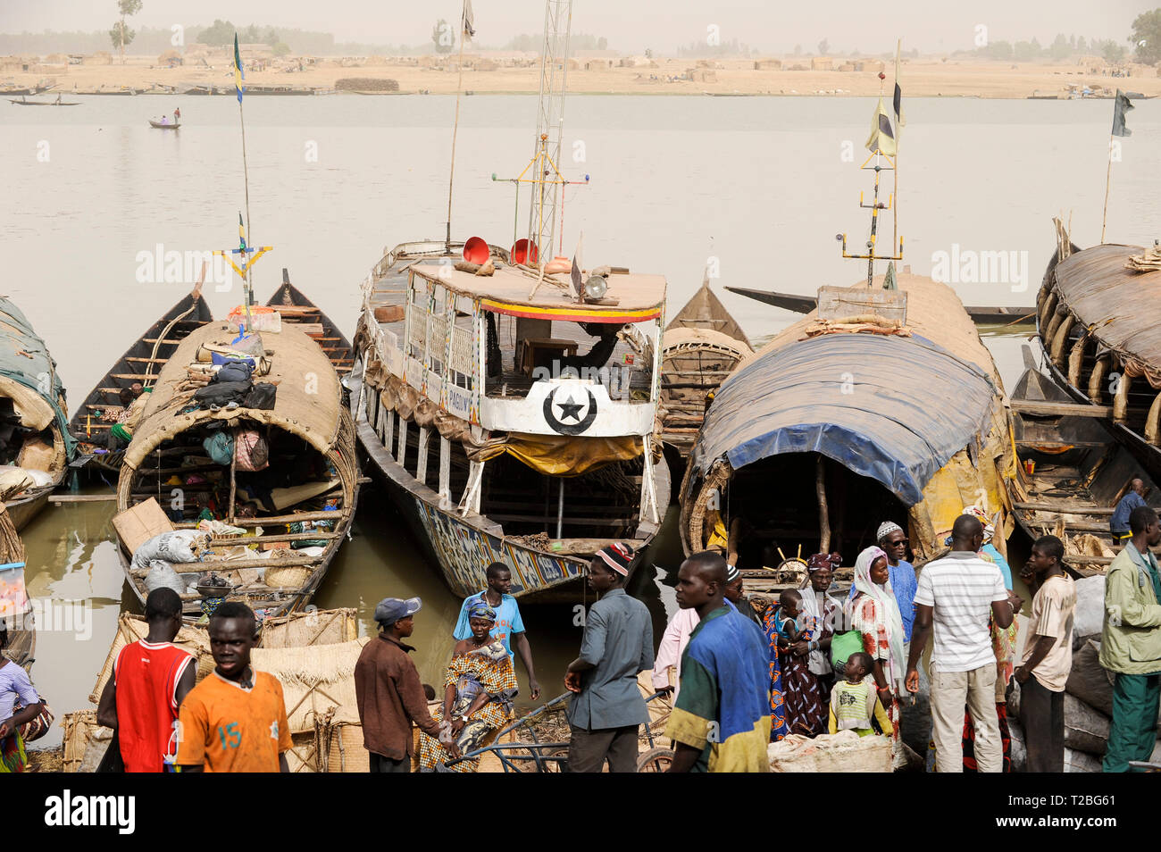 Pinasse boat Banque de photographies et d’images à haute résolution - Alamy