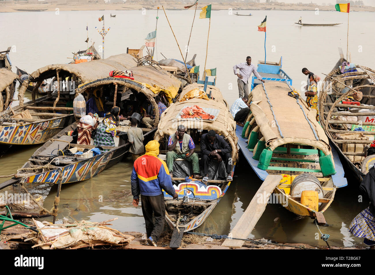 Pinasse boat Banque de photographies et d’images à haute résolution - Alamy